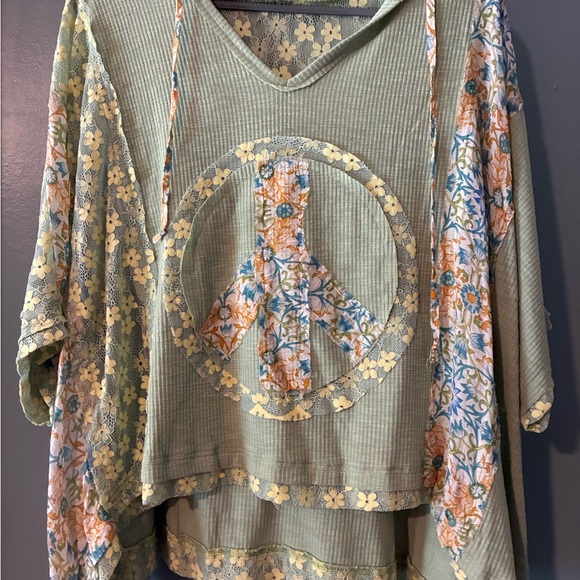 POL | Tops | Pol Floral Peace Sign Hoodie In Green And Cream | Poshmark